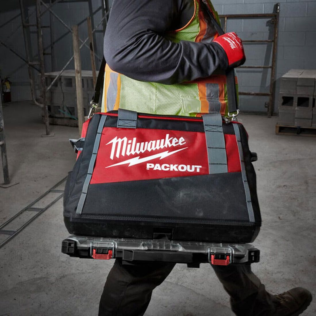 Milwaukee 4932471067 Packout Duffel Bag Packout Duffel Bag 20in 50cm